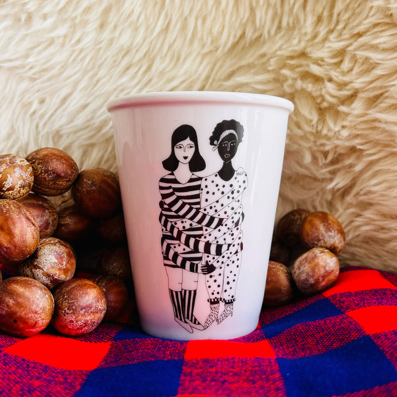 Beker in porselein van helen b - pin-up cake girl